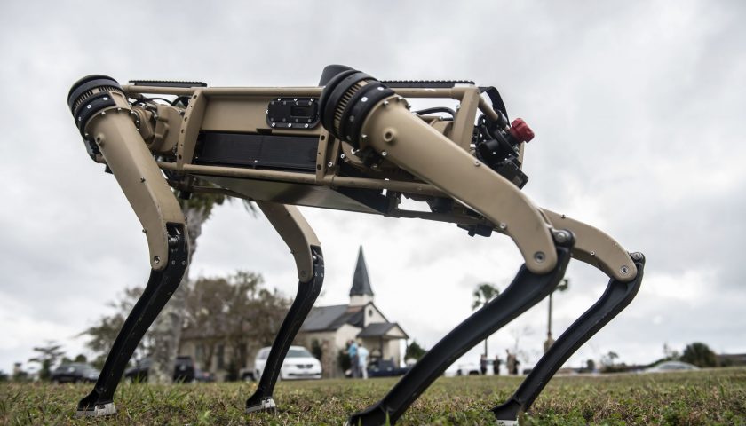 L’US Air Force expérimente les robots de surveillance canins – Meta ...