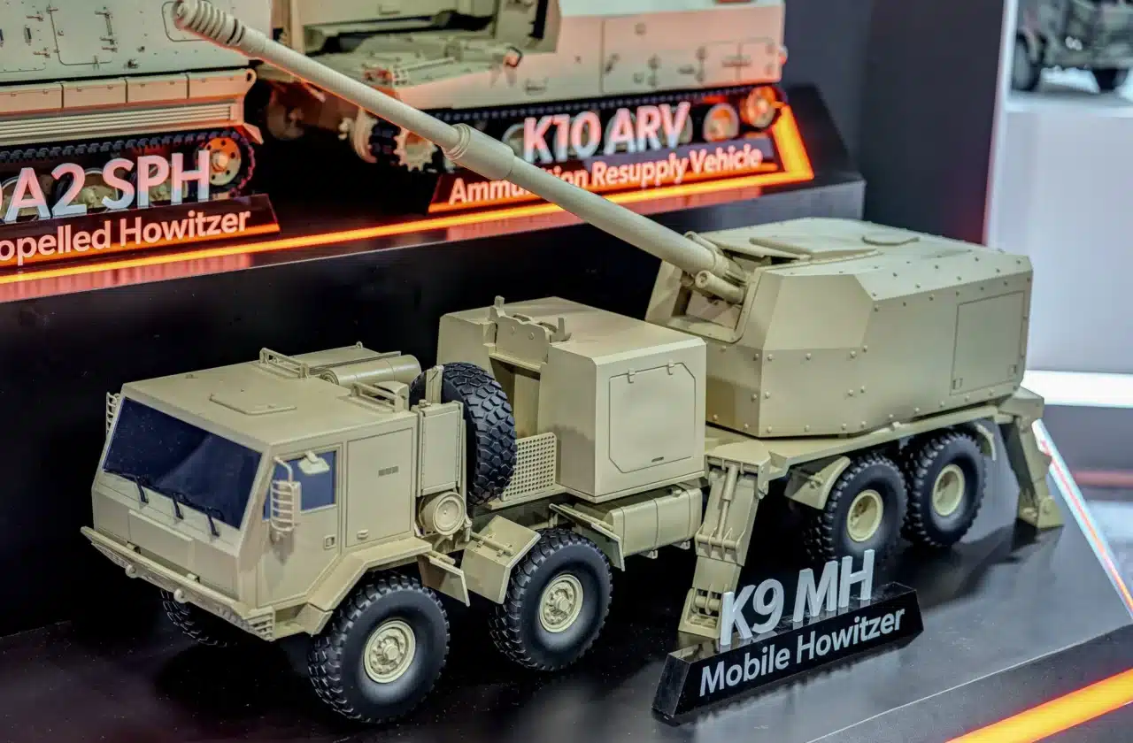 [News] Hanwha mounts a K9A2 on a Tatra 8×8: towards modular, armored ...