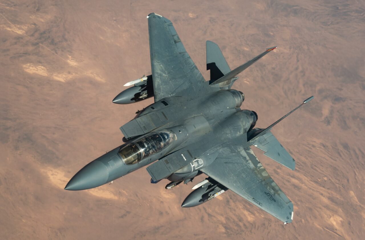 Michael Bay će režirati film o spašavanju posade F-15E oborenog u Iranu.
