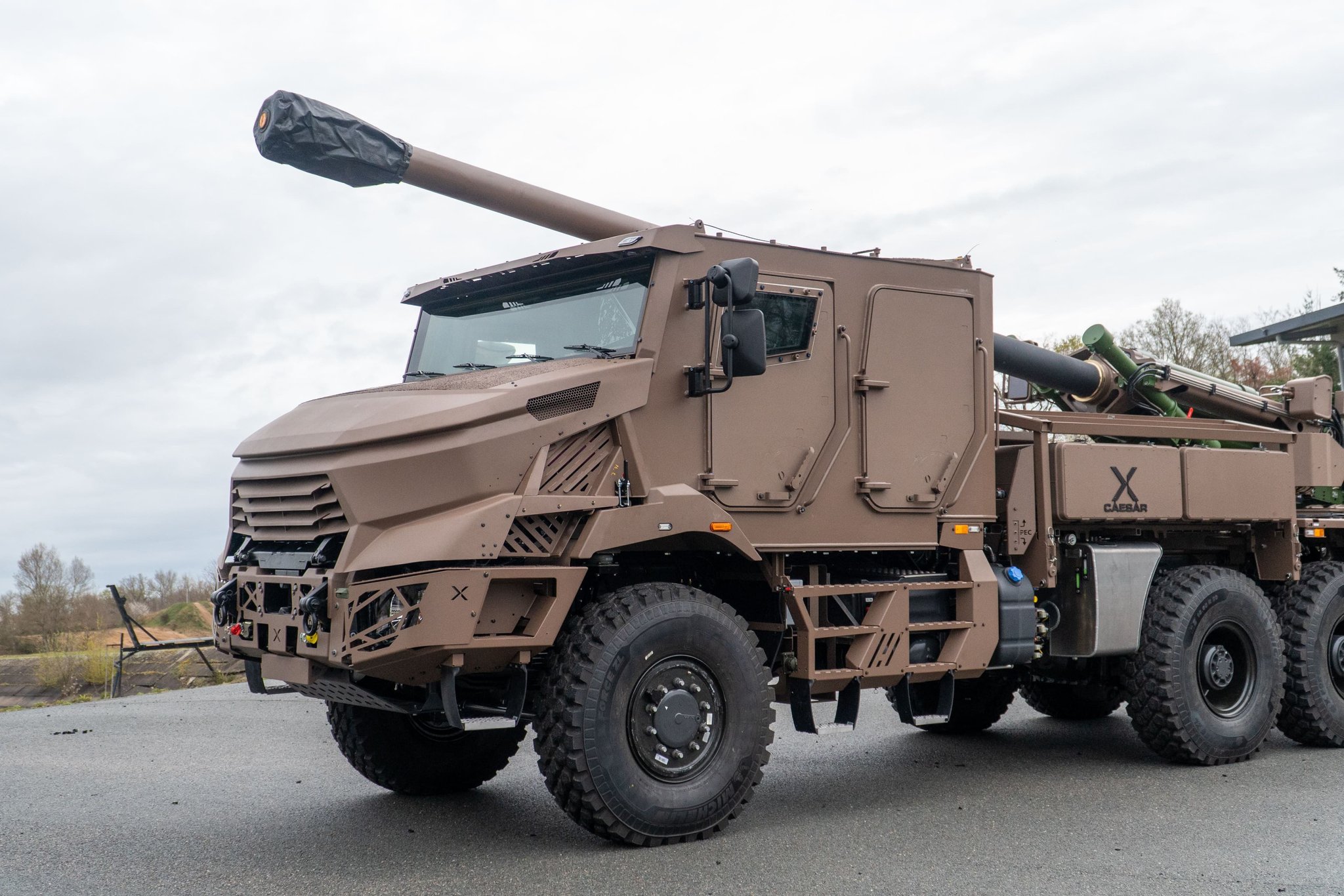 تم الكشف عن أولى دبابات CAESAR Mark II التابعة للجيش الفرنسي خلال ...